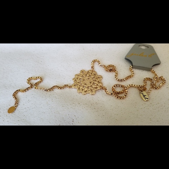 jules b | Jewelry | 325 Gold Low Dangle Necklace W Filligree Detail ...